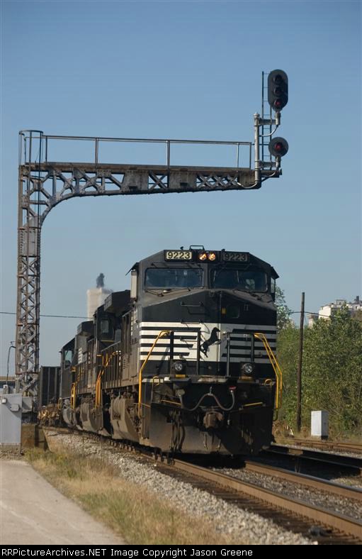 NS 9223 at 27th street